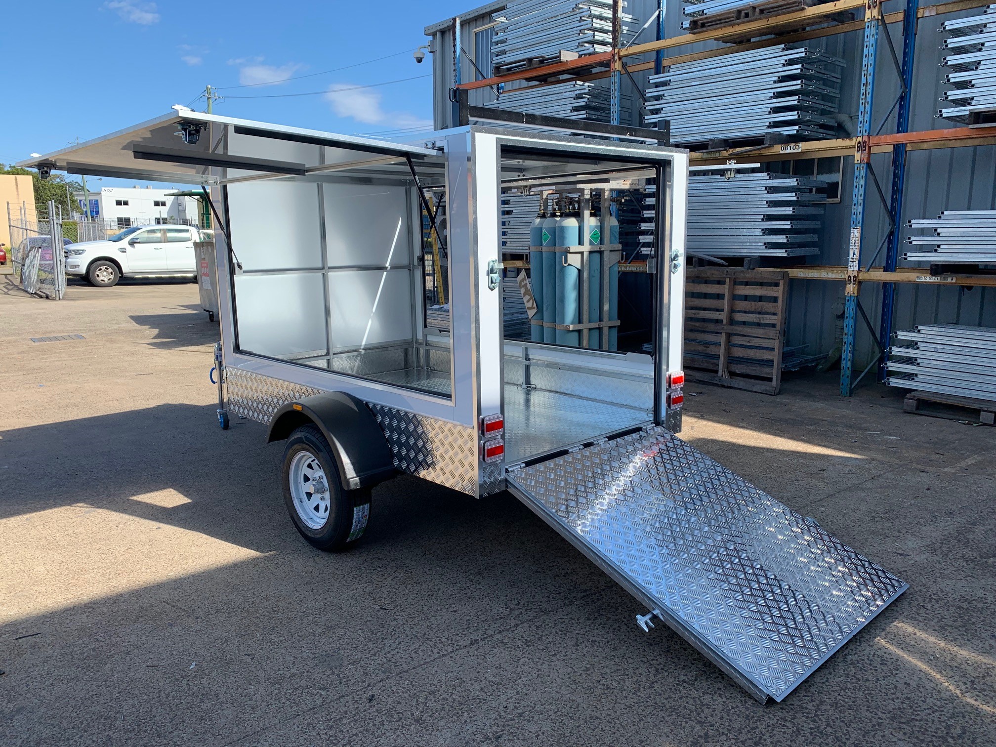 Tradesman's Trailers |Trailers 2000